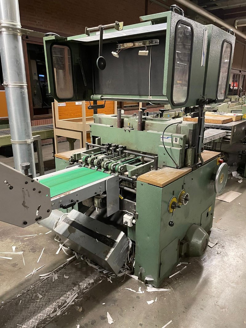 Used Müller Martini 300 saddle stitcher year 2002 | PressCity