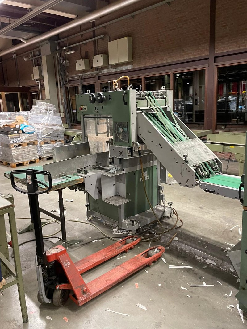 Used Müller Martini 300 saddle stitcher year 2002 | PressCity