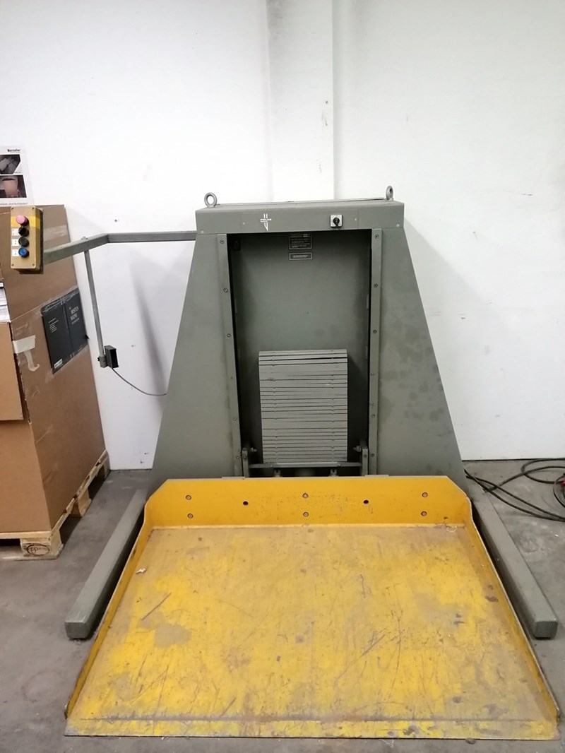 Used Polar L-1000-W-6 paper stack lift year 1998 | PressCity