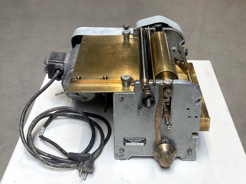 Utilisé Tunkers Liliput 220 glueing machine | PressCity