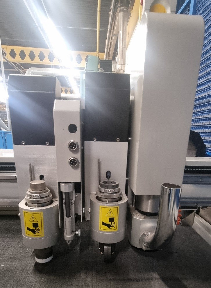 Utilisé Vello Blade DG 2516 Digital Flatbed Cutter/Creaser/Sample Maker ...