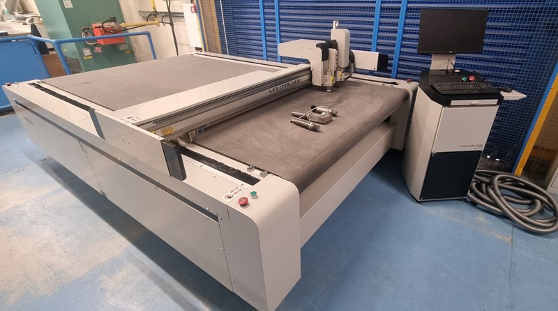 Utilisé Vello Blade DG 2516 Digital Flatbed Cutter/Creaser/Sample Maker ...