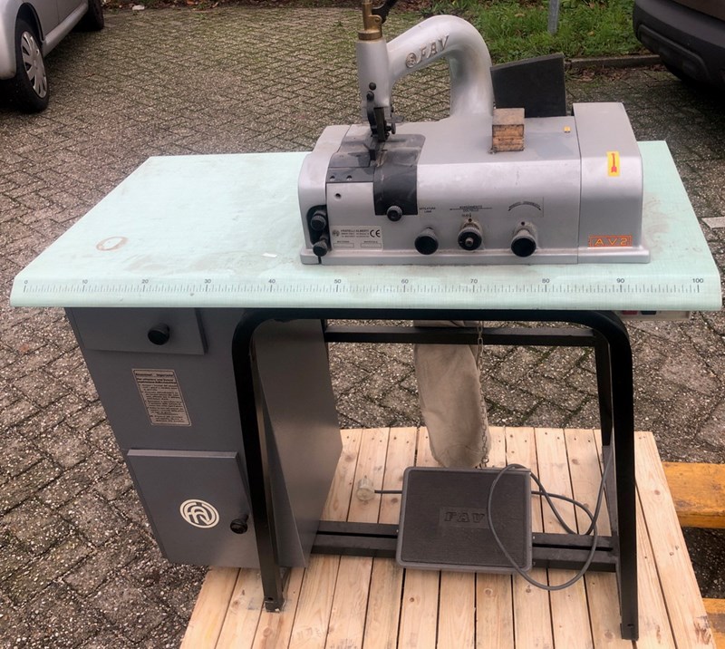 Used Fratelli Alberti AV2 / MA lewther skiving machine | PressCity