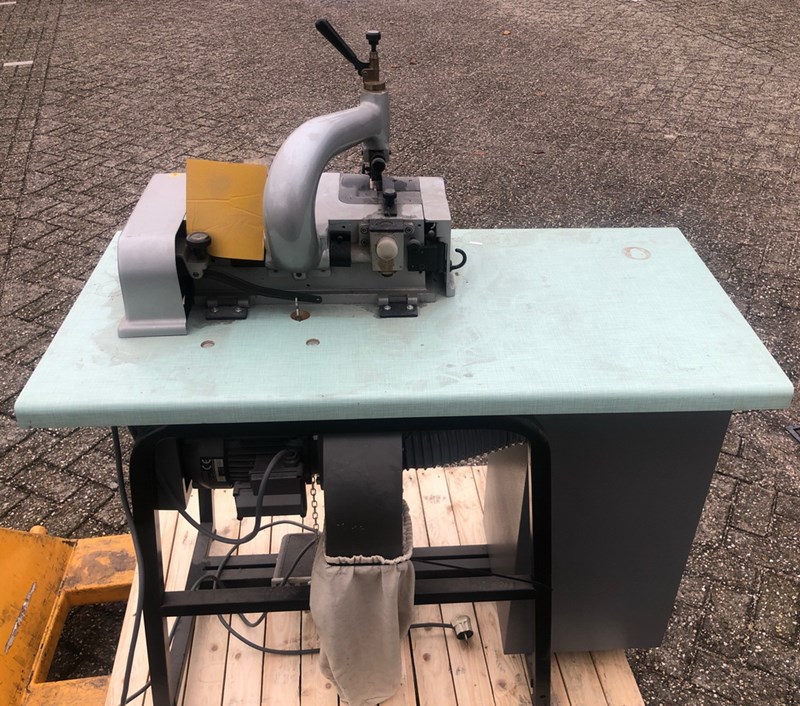 Used Fratelli Alberti AV2 / MA lewther skiving machine | PressCity