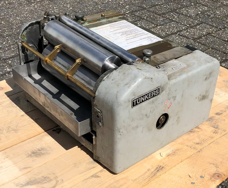 Used Tunkers Liliput 210 gluing machine year 1990 | PressCity