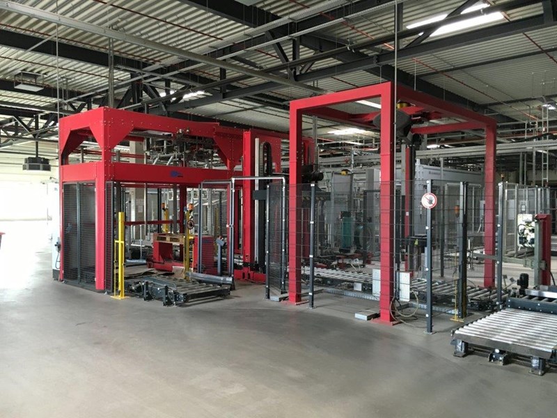 Used Mosca pallet packaging with strapping and stretching year 2006 ...