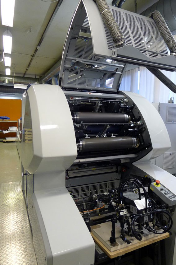 5 color Used KBA Genius 52-5 UV for waterless offset & UV-Ink year 2011 ...