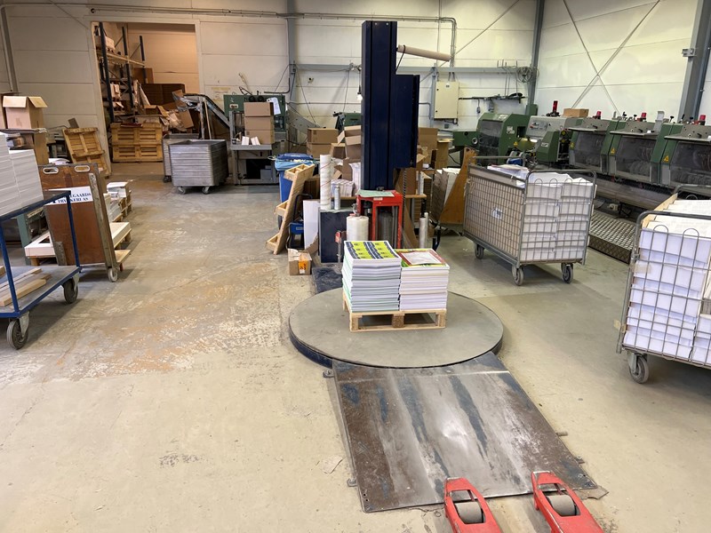 Used Pallet Stretch Wrapping Machine EXP-101 year 2000 | PressCity