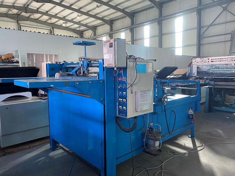 Used SEMI AUTOMATIC CARTON GLUER 2700mm year 2001 | PressCity