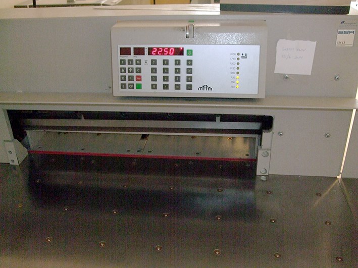 Used EBA 721 LT with side tables year 2002 | PressCity