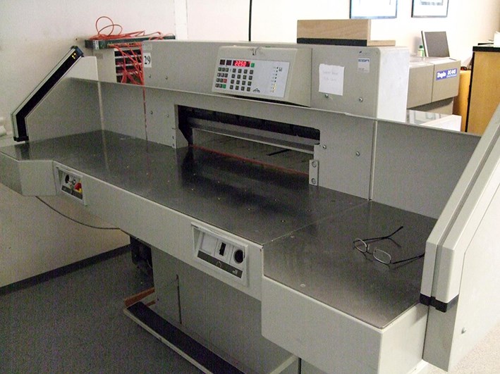 Used EBA 721 LT with side tables year 2002 | PressCity