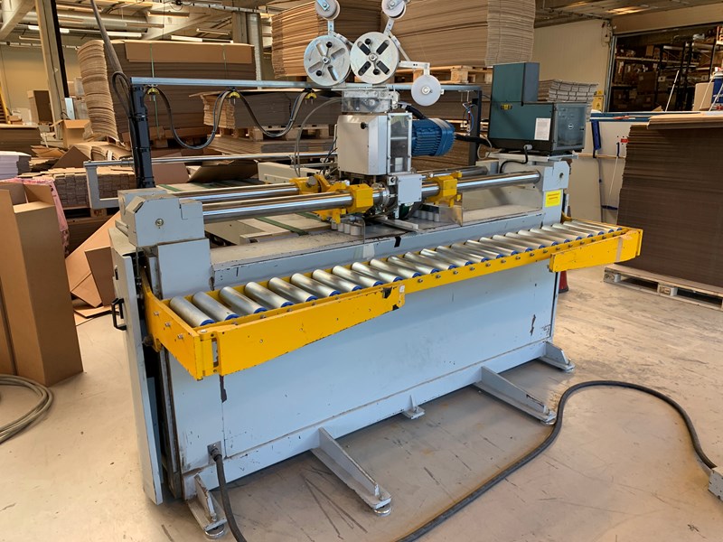 Used Sodeme OSCIL 4000 Stitcher/Gluer machine for Cardboard boxes year ...