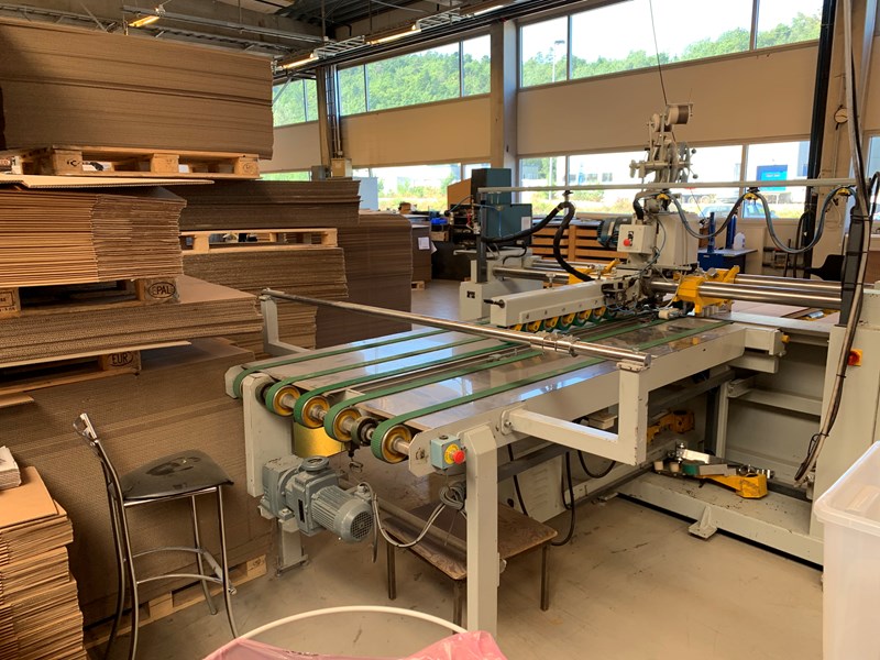 Used Sodeme OSCIL 4000 Stitcher/Gluer machine for Cardboard boxes year ...