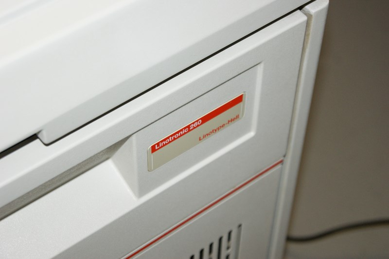 Used Linotype-Hell Linotronic LTC 260 | PressCity