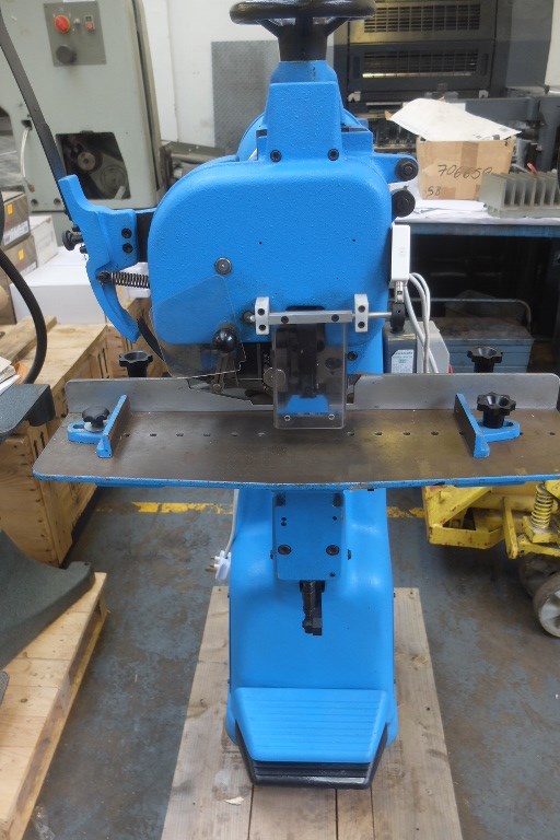 Used Bardolet Heavy Duty Saddle/Stab Stitching Machine year 1994 ...
