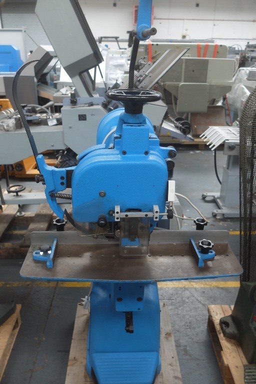 Used Bardolet Heavy Duty Saddle/Stab Stitching Machine year 1994 ...