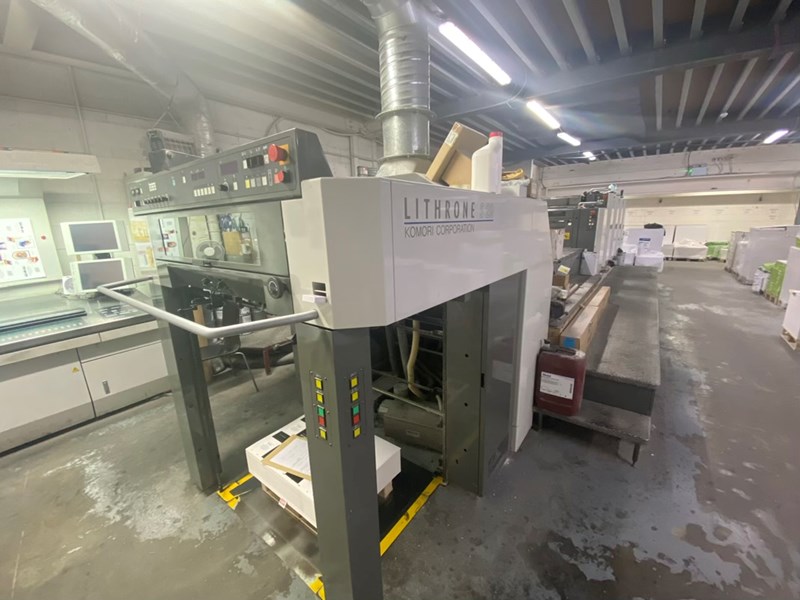 4 color Utilisé Komori Lithrone LS 429+C Four Colour Offset Press with ...