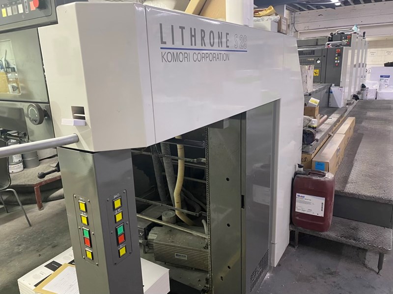 4 color Utilisé Komori Lithrone LS 429+C Four Colour Offset Press with ...