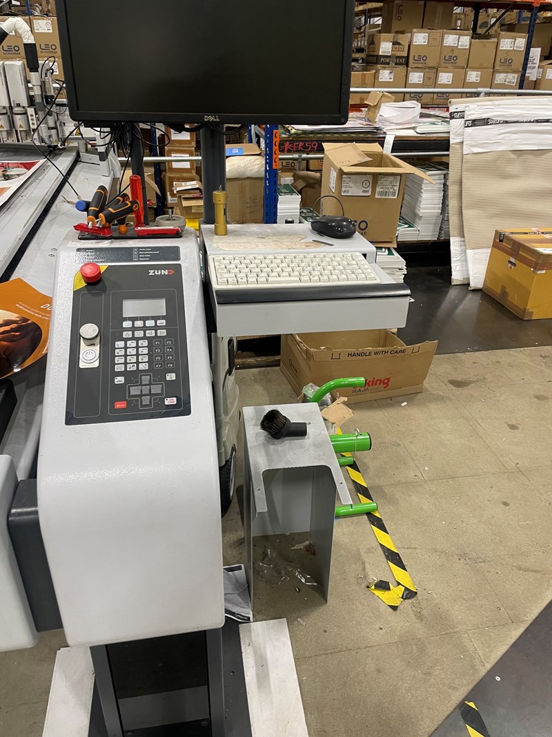 Used Zund G3 L2500 flatbed digital cutting table. | PressCity